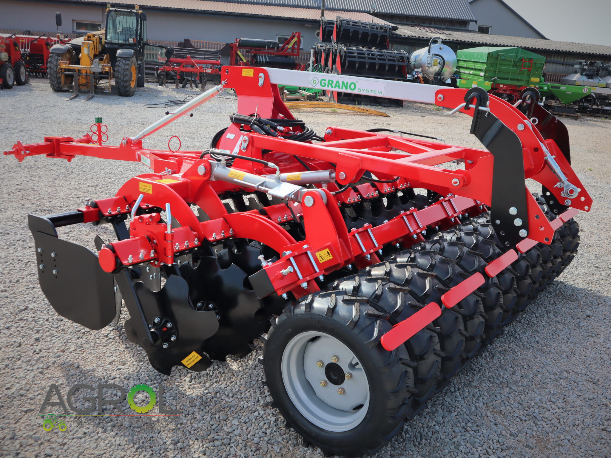 Agregat talerzowy GRANO-SYSTEM SHARK SHOP 3.0 m - Agrol